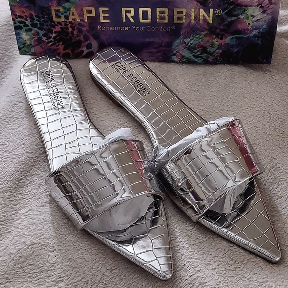 Cape Robbin | Shoes | Cape Robbin Metallic Pointy Flat Sandals | Poshmark